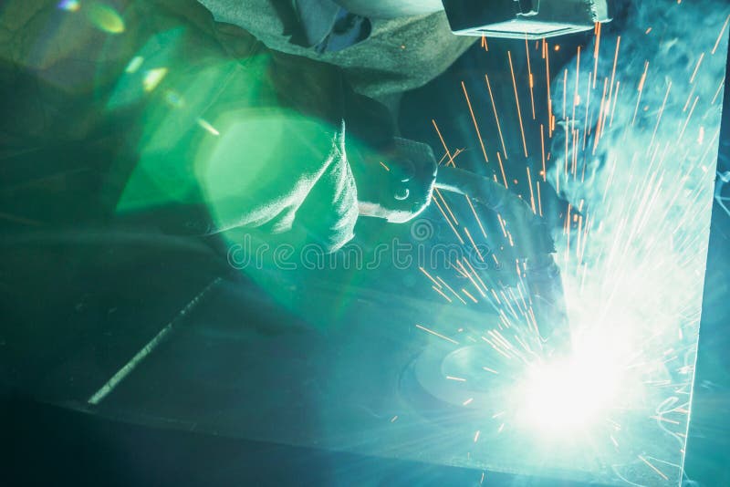 Saldatura Di Scintille E Fumo Di Robot in Fase Di Fabbricazione ...