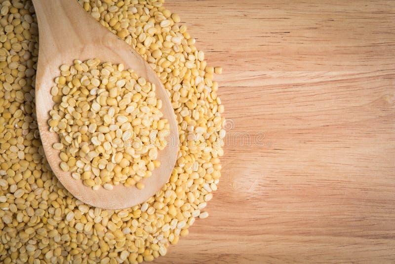 Scoop of yellow beans seed stock image. Image of vegetable - 67957357