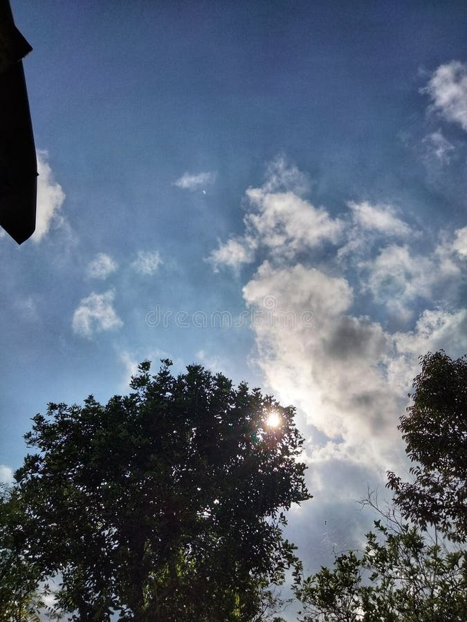 Panas terik matahari stock image. Image of cloud, light - 207633967