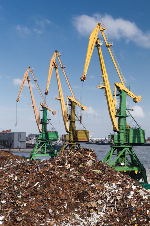 Ship loads scrap metal editorial stock image. Image of scenery - 13670009