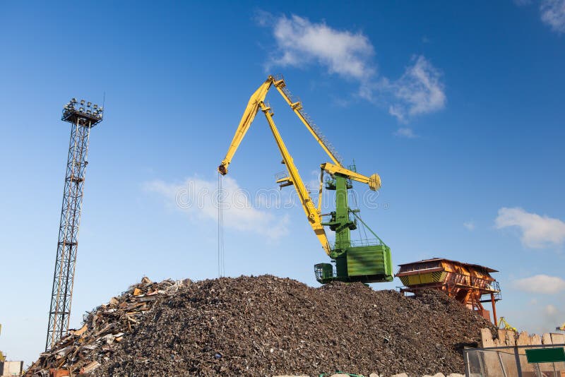 Scrap metal loading stock image. Image of pollution, landfill - 32426671