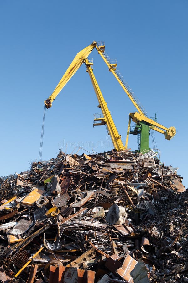 624 Scrap Metal Loading Photos - Free & Royalty-Free Stock Photos from ...