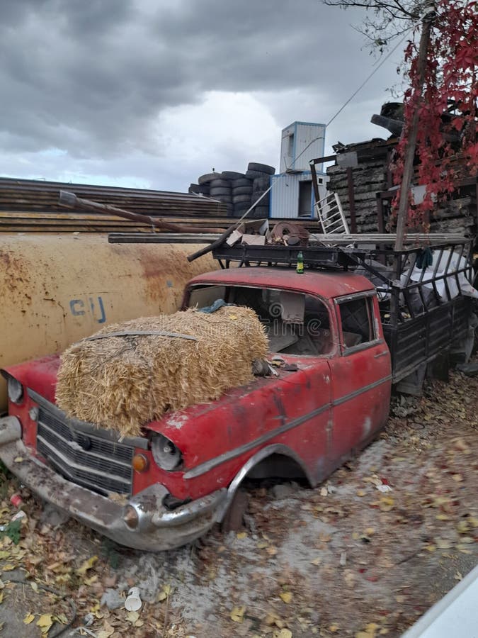 Scrap van with straw on it stock photo. Image of vehicle - 200414500