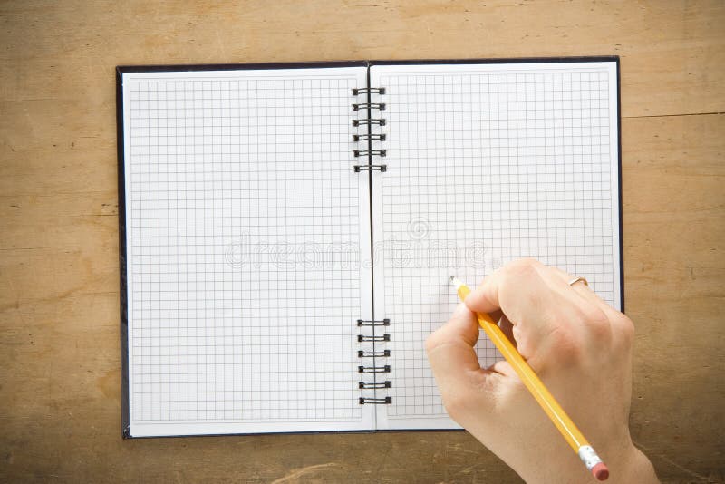 Mano Maschile Che Scrive Con Una Matita Immagine Stock - Immagine di ...