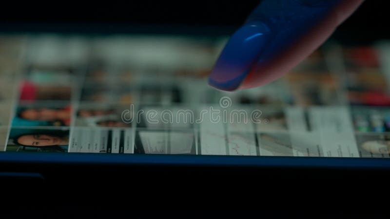 Scroll through the Photo Gallery on Your Smartphone in the Dark with ...