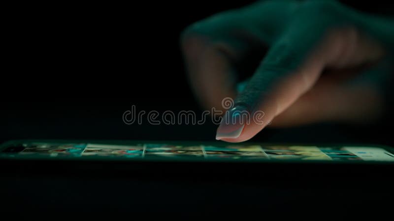 Scroll through the Photo Gallery on Your Smartphone in the Dark with ...