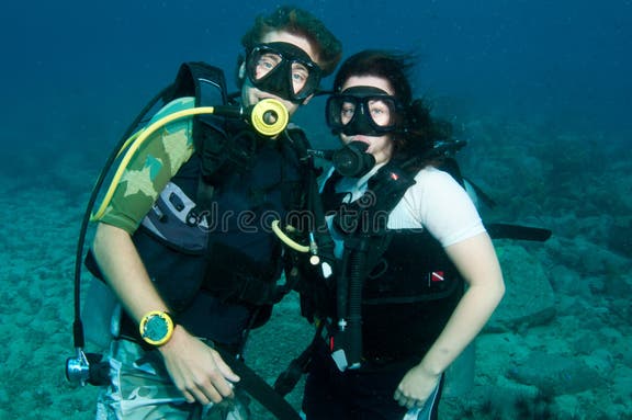 Scuba Divers Pose Underwater Stock Image - Image of blue, aquatic: 19846473