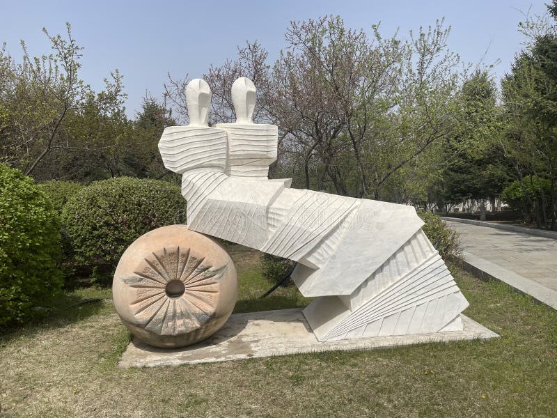 Sculpture editorial photo. Image of plant, monument - 368160366