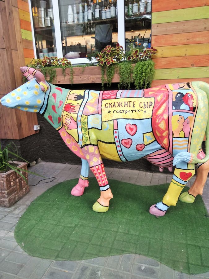 Sculpture Cow Multi-colored Editorial Photo - Image of sculpture ...