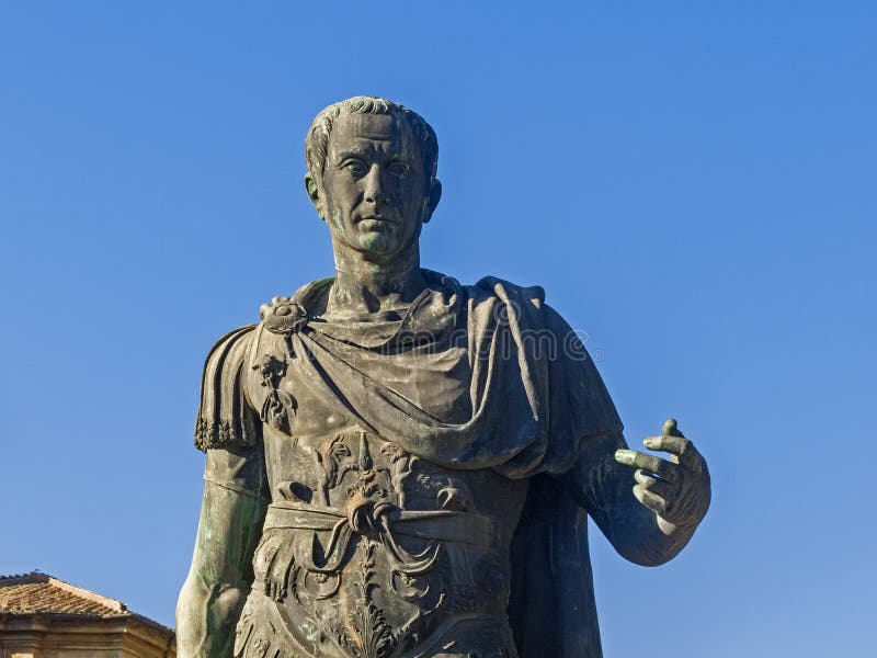 Sculpture De Cesar Aux Ruines Antiques De Roman Forum Image éditorial ...