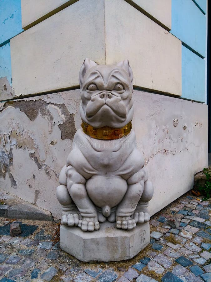Sculpture Dog Mounted in a Corner of the House in Prague Editorial ...
