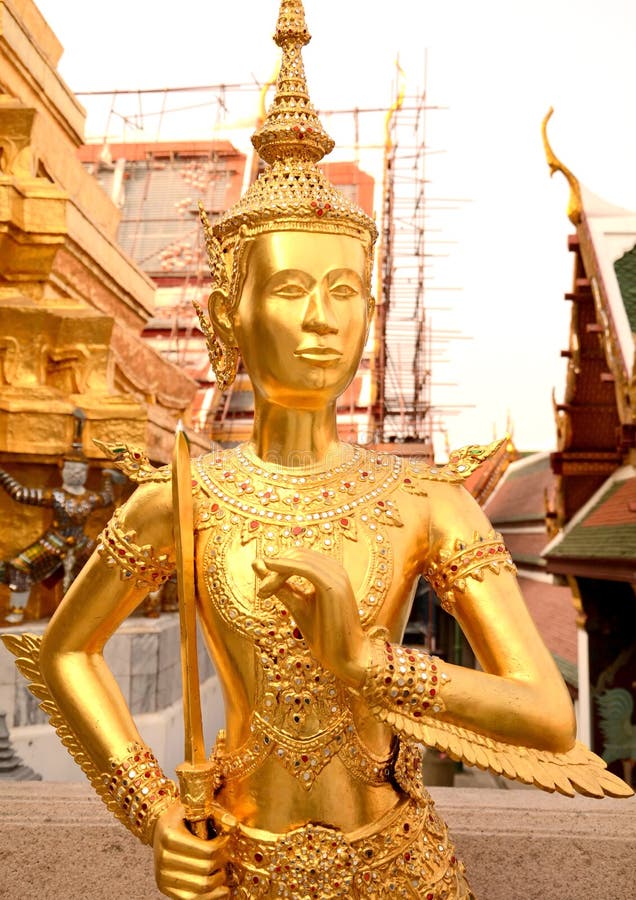 Sculpture en Kinnari image stock. Image du bangkok, pagode - 36411855