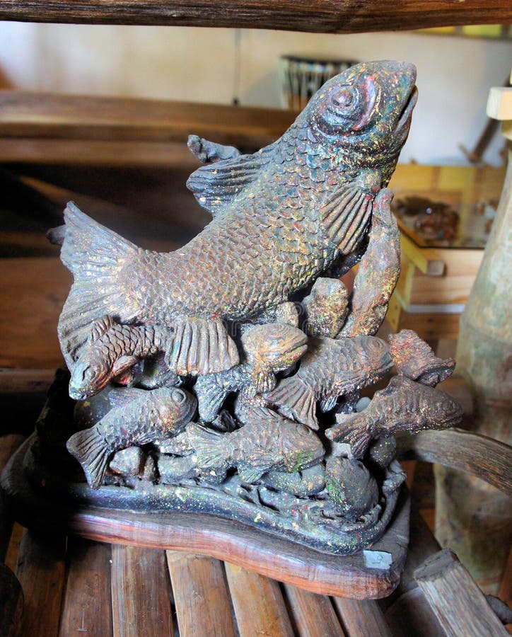 Sculpture En Pierre. Poissons. Photo stock - Image du culture, découpé ...