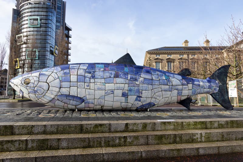 Sculpture En Poissons De Belfast Photo stock éditorial - Image du grand ...