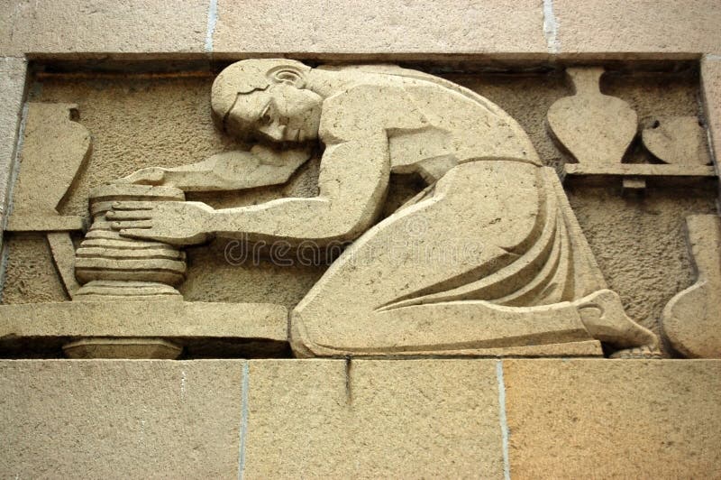 Sculpture En Potier D'art Déco Image stock éditorial - Image du bombay ...