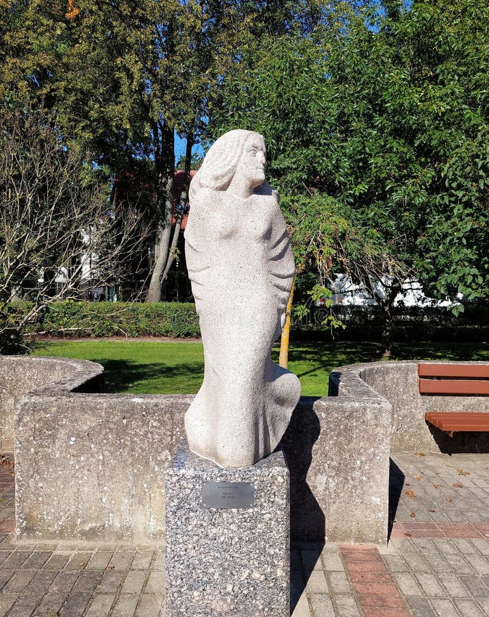 Sculpture the Road editorial photo. Image of road, visit - 295337706