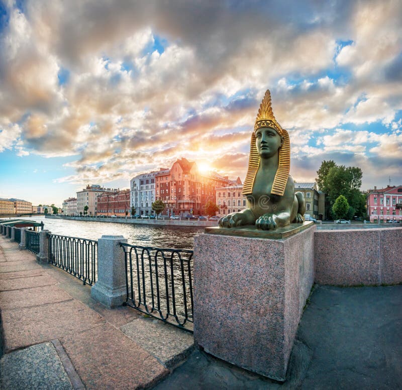 Sculpture of the Sphinx in the Rays of the Setting Sun Stock Image ...