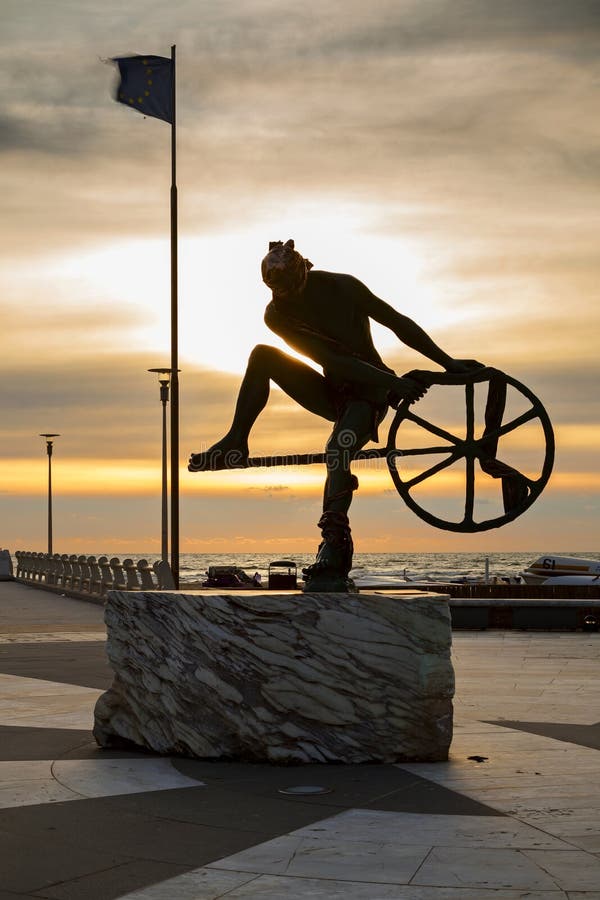 Sculpture on the sunset stock image. Image of building - 131170127