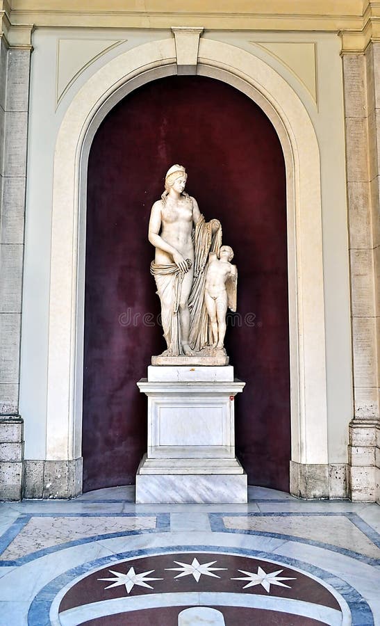 Statue of Venus and Her Son, Vatican Museum Editorial Photography ...