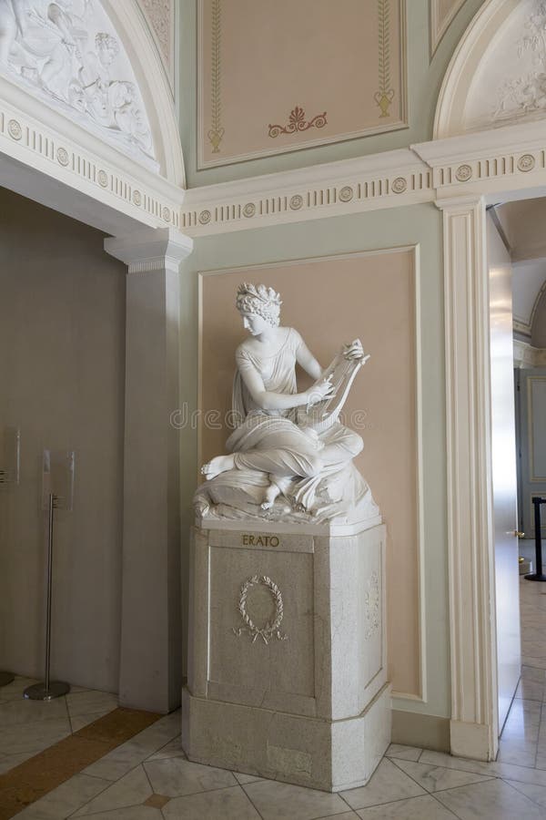 Scultura Classica Della Musa Erato Immagine Stock - Immagine di reale ...