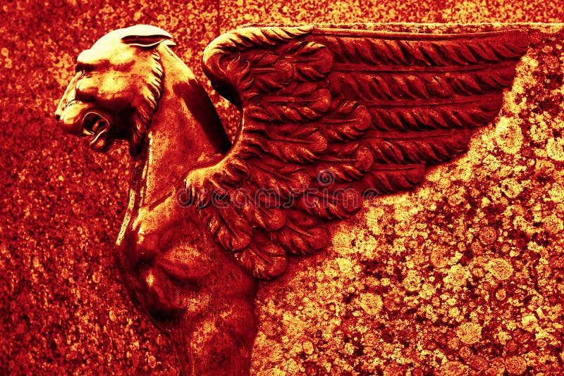 Scultura Di Un Grifone Alla Cattedrale Di Trento Fotografia Stock ...