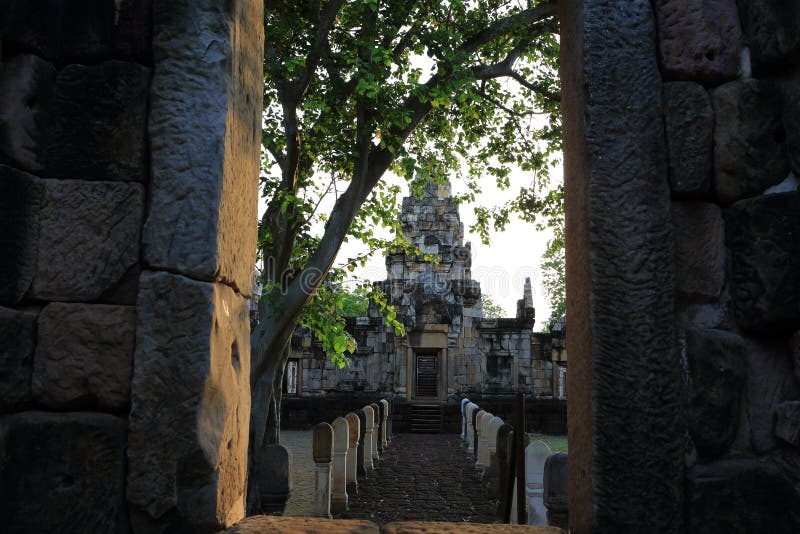 Sdok Kok Thom, Temple De Khmer Photo stock - Image du brique ...