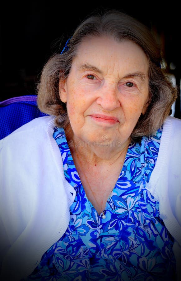 Señora del jubilado foto de archivo. Imagen de envejecido - 70611898