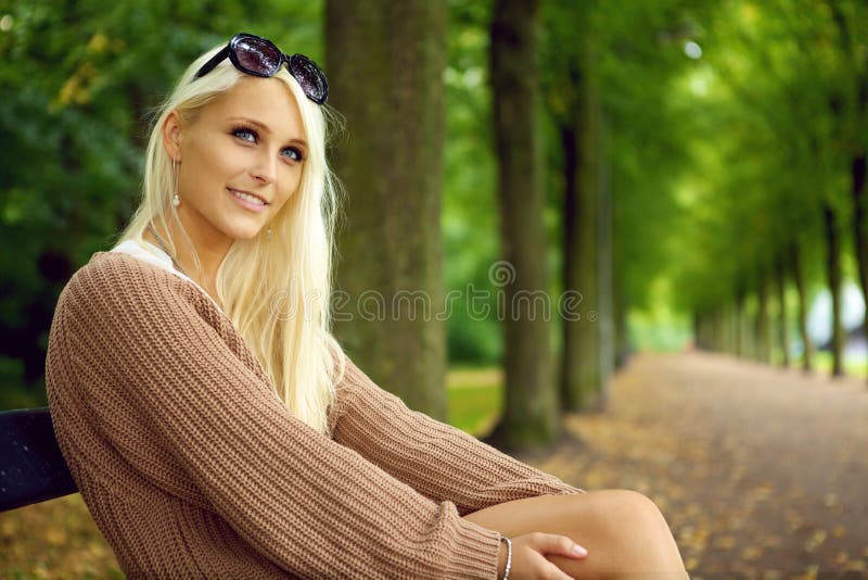 23,872 Persona Atenta Fotos de stock - Fotos libres de regalías de ...