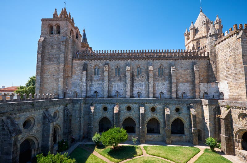 Convento Della Cattedrale Di Evora, La Più Grande Cattedrale Nel ...