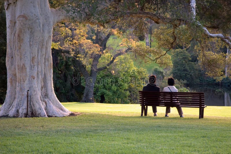 Se Reposer En Parc Image. Image: 2698957