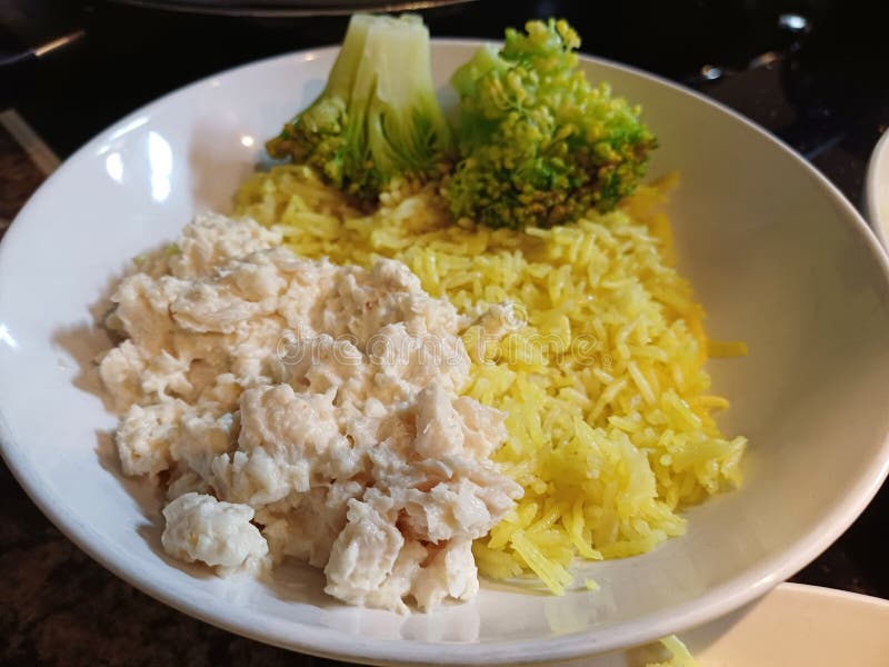 Sea Basa Fillet Pasteurized with Broccoli and Indien Yellow Rice Stock ...