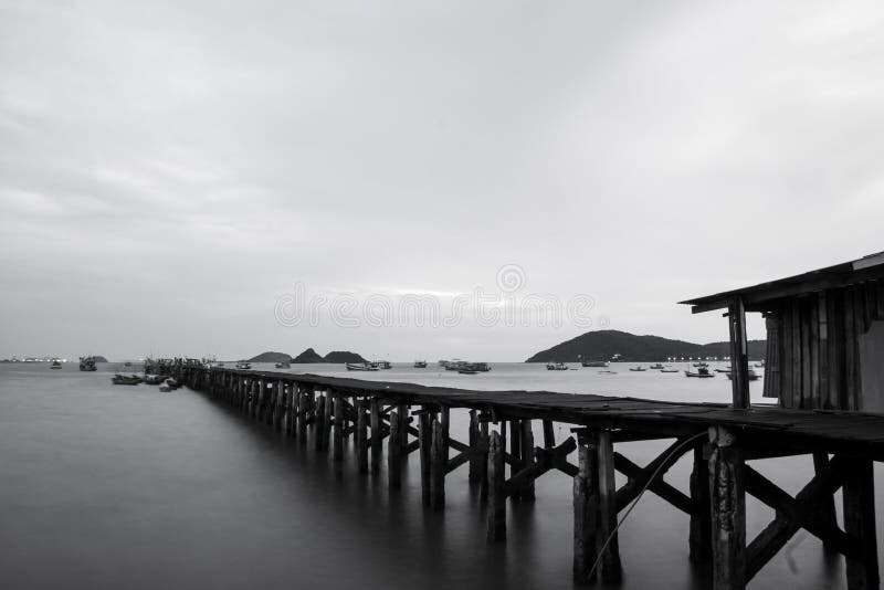 The sea and bridge pier stock image. Image of nature - 32819569