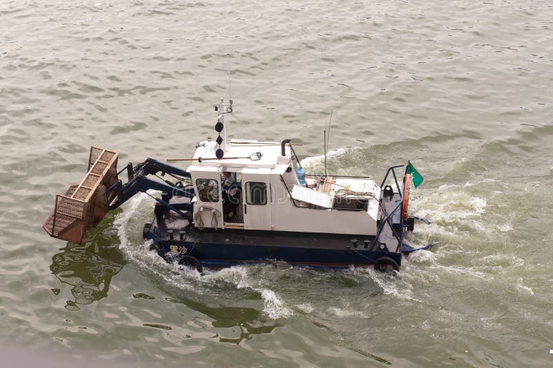 Sea clean ship, macau editorial photography. Image of china - 27109122