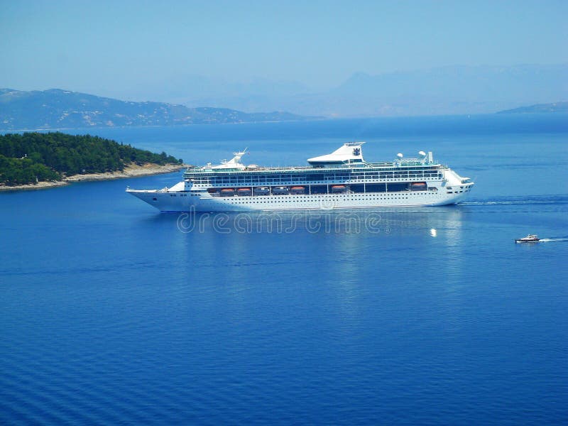 A Sea Ferry Coming To the Docks Stock Image - Image of blue, kerkyra ...