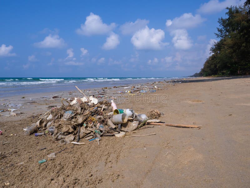 The Sea that is Full of Garbage is on the Beach on the Bright Five Days ...