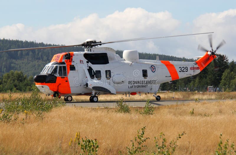 Sea king helicopter editorial photo. Image of king, help - 17085541