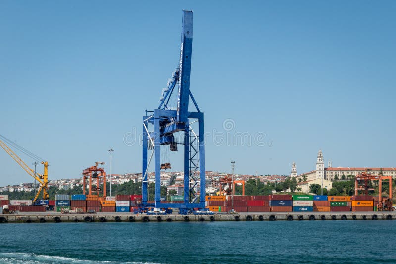 Sea port in istanbul editorial stock image. Image of export - 133059069
