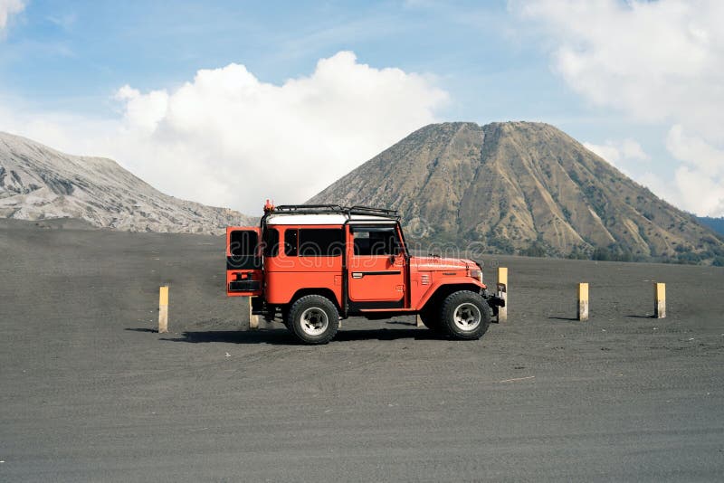Sea of ??sand on Mount Bromo Editorial Stock Photo - Image of java, sand: 283270878