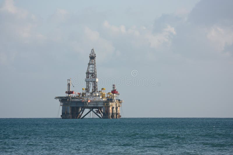 Supply vessel and oil rig stock photo. Image of boats - 21832818