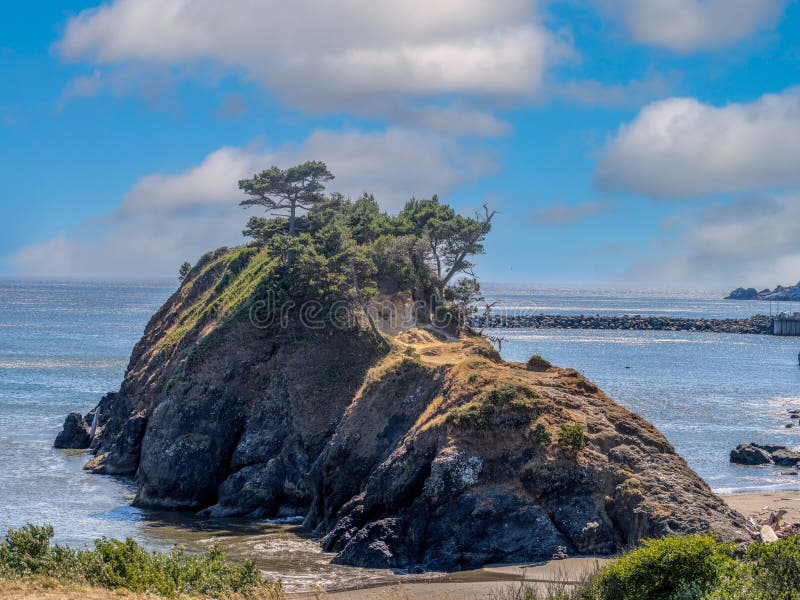 Sea Stack Rocks on the Oregon Coast. Stock Photo - Image of summer ...