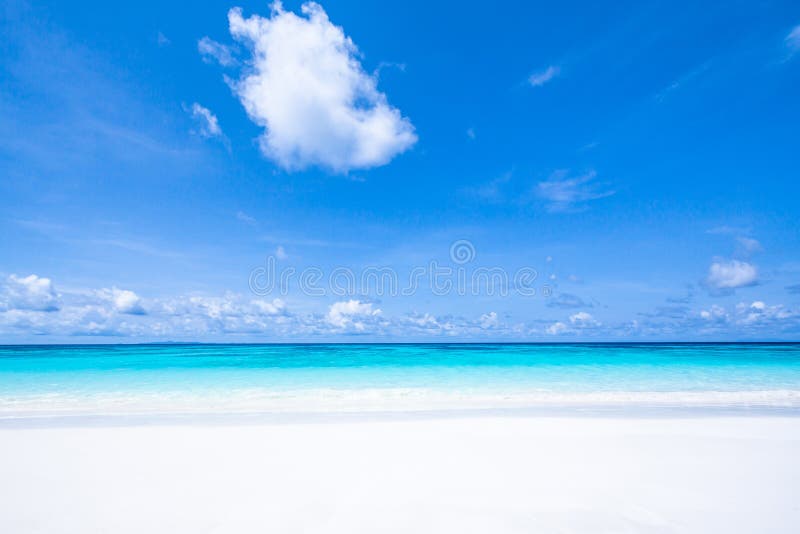 Sea View Can See the Horizon Clearly. There is Clear Water and Blue Sky ...