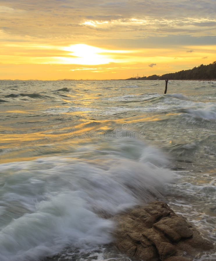Sea wave and rock sunset stock image. Image of water - 32086455
