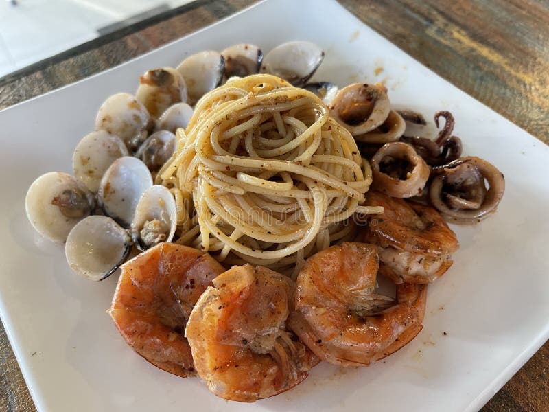 Seafood aglio olio stock image. Image of seafood, aglio - 216324843