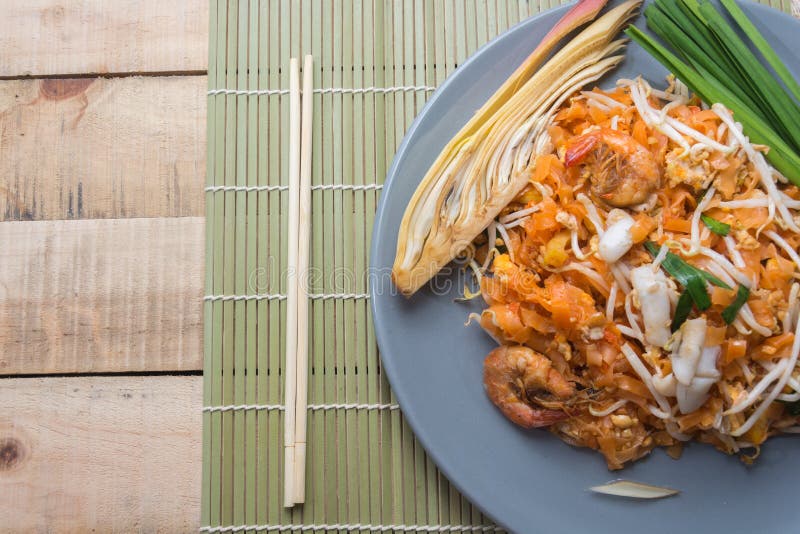 Seafood pad thai on plate stock image. Image of lemon - 106448085