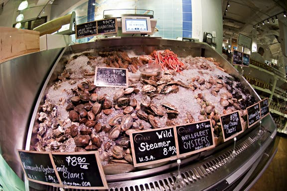 Seafood stand editorial stock photo. Image of scalopes - 26161088