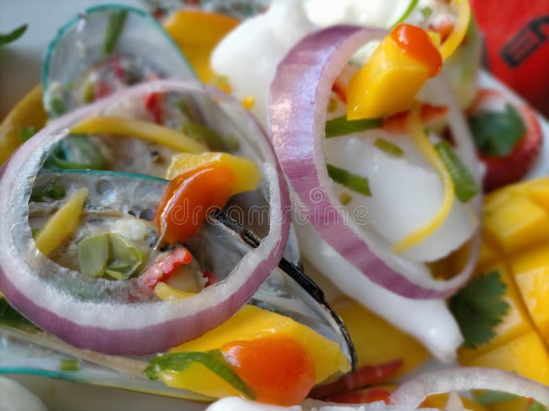 Seafood W Onion Mango Slides Stock Image - Image of meal, produce ...