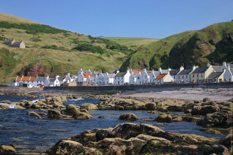Seaside of a Scottish Village Stock Photo - Image of harbour, mountain ...