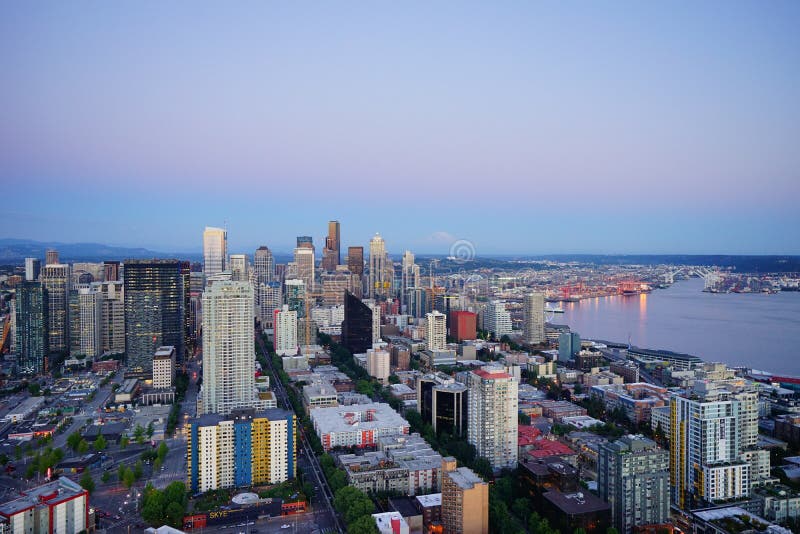Seattle bay at night editorial photography. Image of metropolitan ...