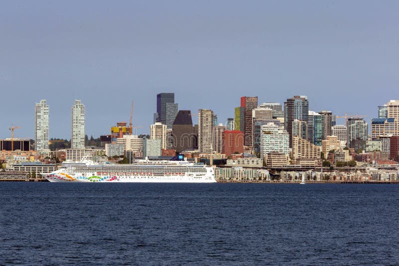Seattle cityscape editorial stock image. Image of seattle - 193163654