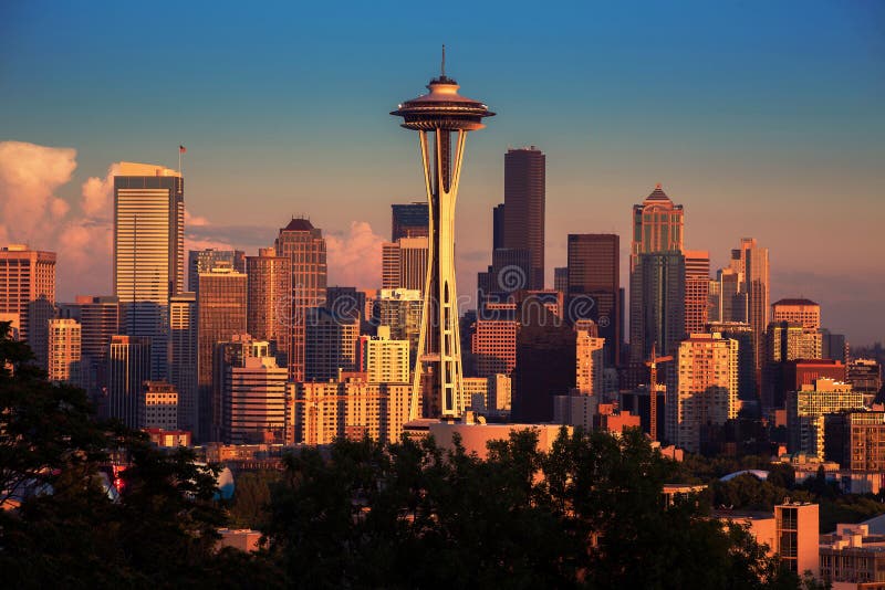 Seattle in the Early Sunset Editorial Stock Photo - Image of night ...